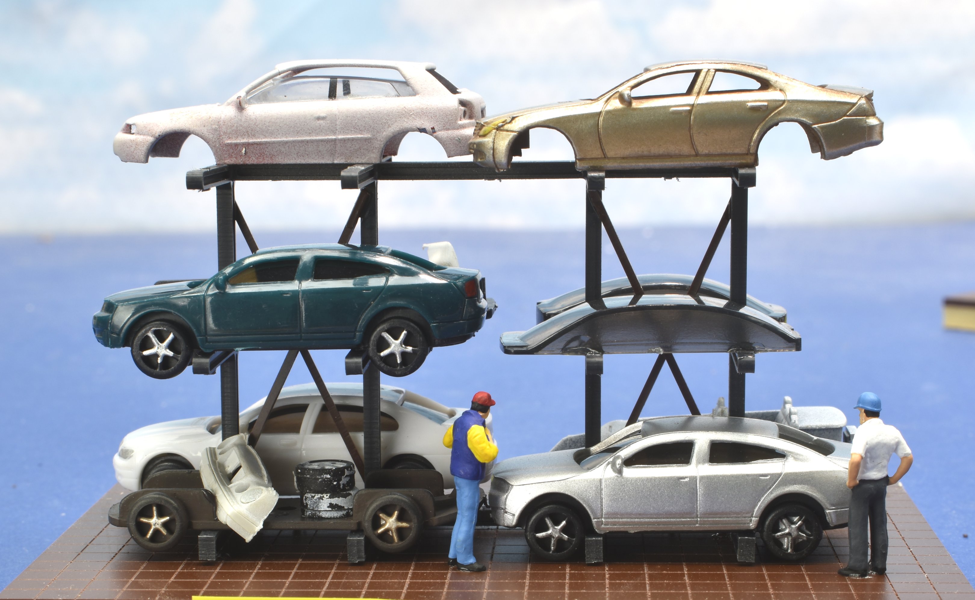 Luetke Modellbahn - Autoteile Regal , Spur H0